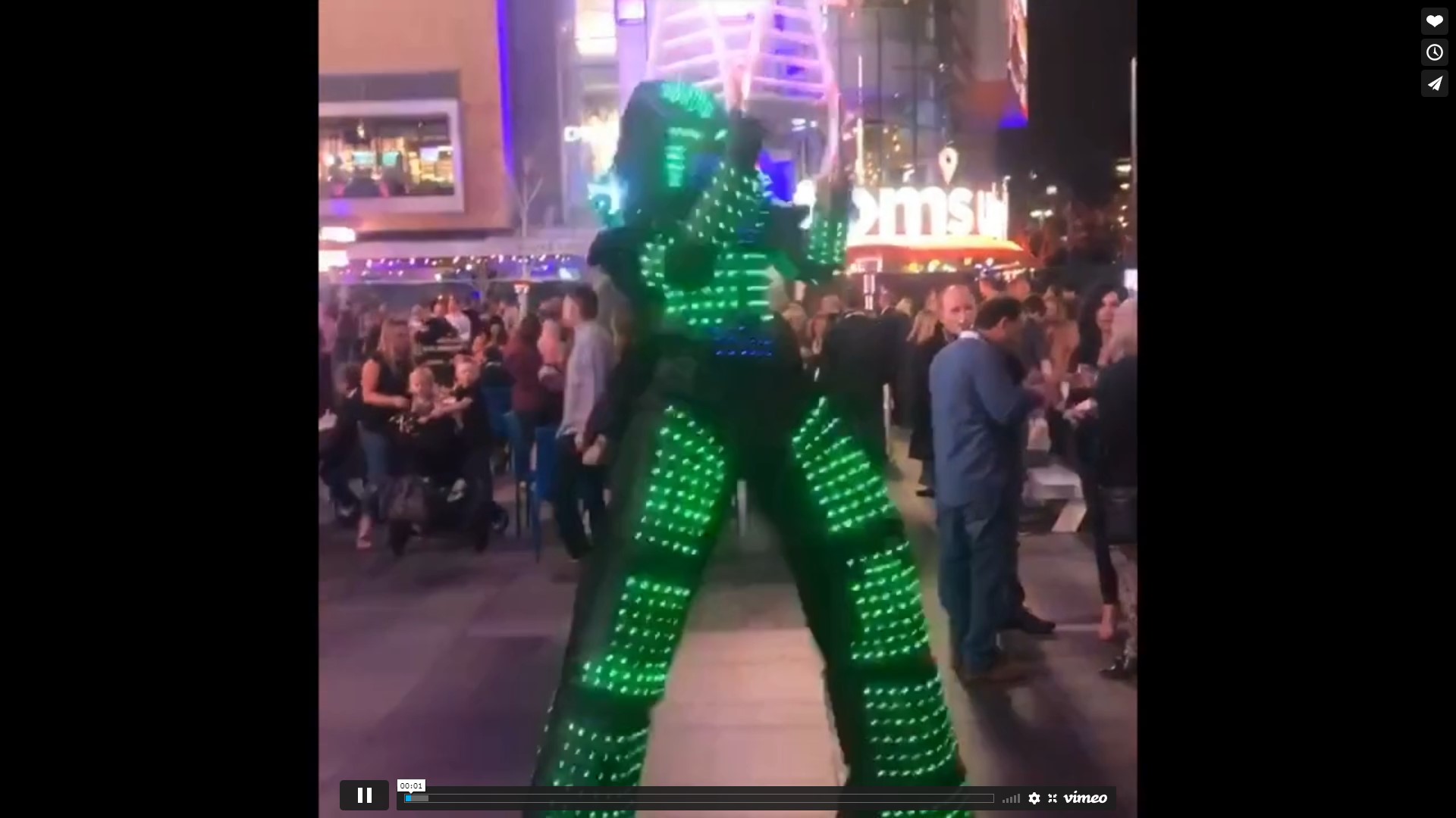 LED Stilt Walking Robot - A-MAX ENTERTAINMENT